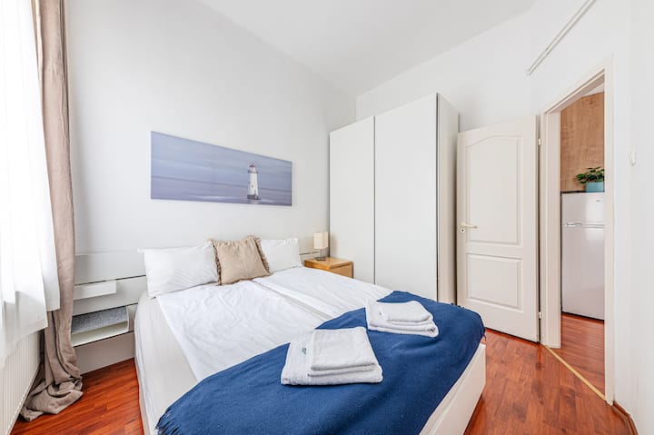 Rákóczi Tér Apt – Cozy & Peaceful | Ac + Metro - Boedapest