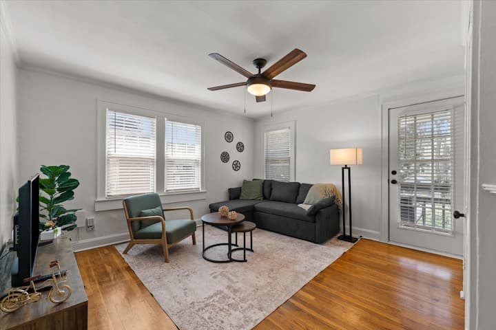 Walk To Ku Med | 1br| Fast Wifi|balcony|long Stays - Kansas City, MO