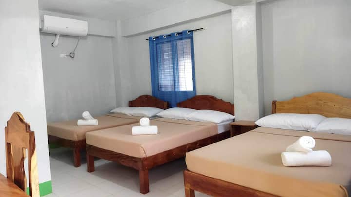 Hudhud: Room For 6 W/ Private Tb - Basco