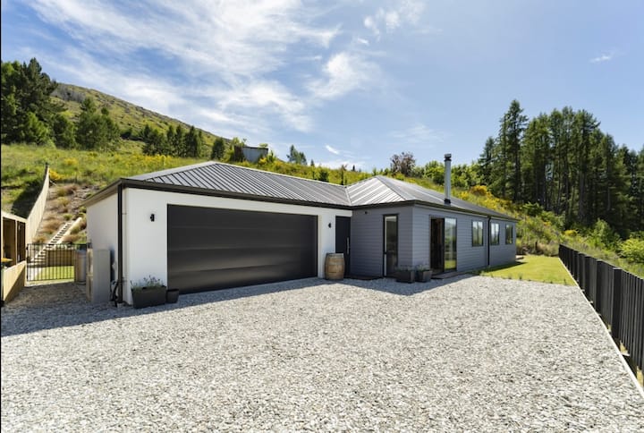 Elegant Elevated Escape Hot Tub & Views! - Queenstown, New Zealand