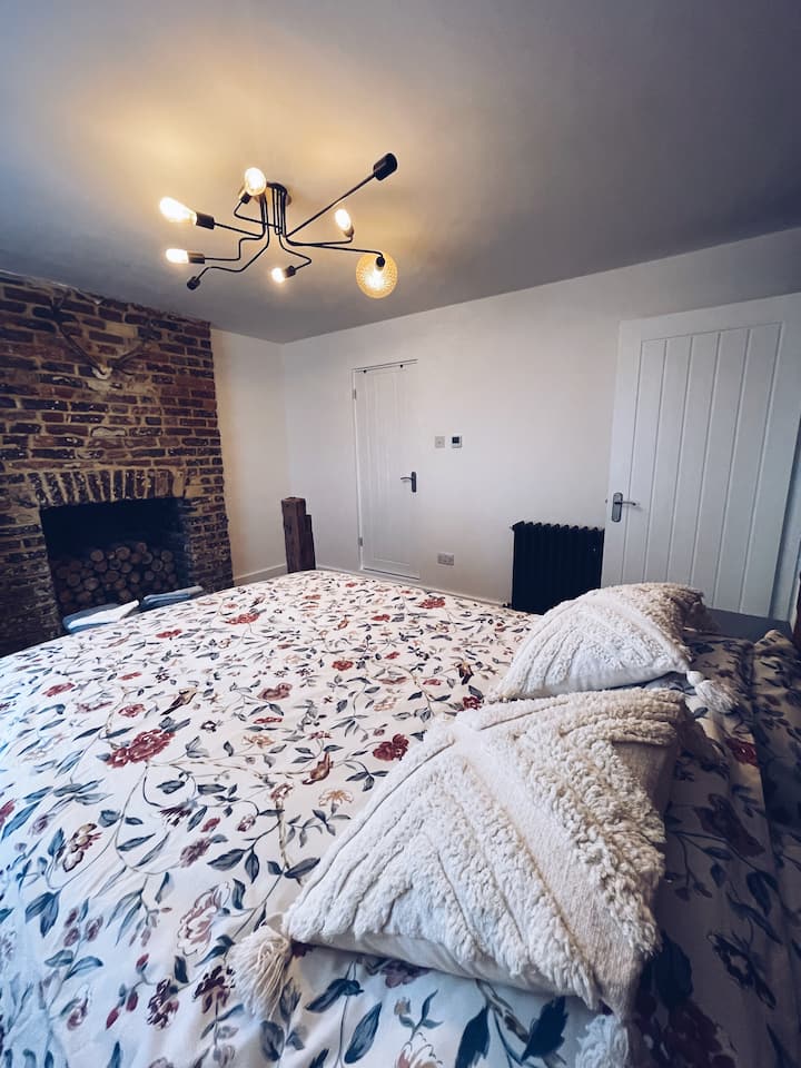 Cool + Spacious 2 Bed 2 Bath Apartment With Garden - Royal Tunbridge Wells
