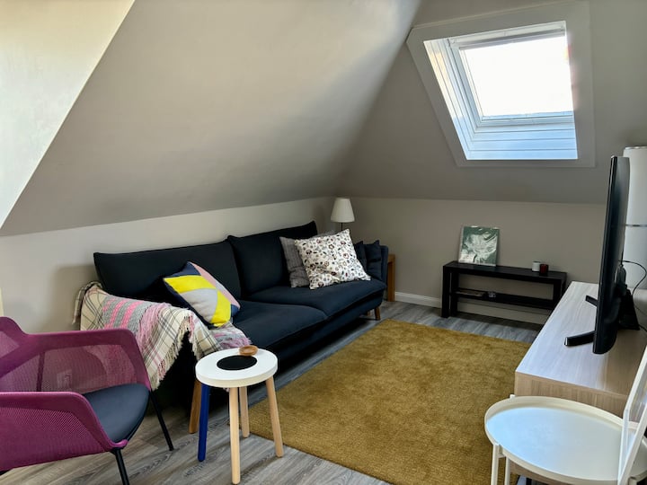 Bright & Cosy Room Near Centre - Reykjavík