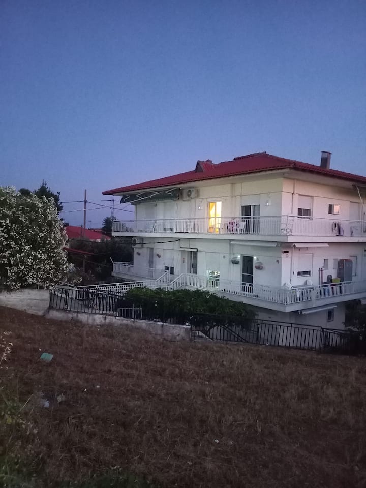 Διαμέρισμα με μπαλκόνι και αυλή - Halkidiki