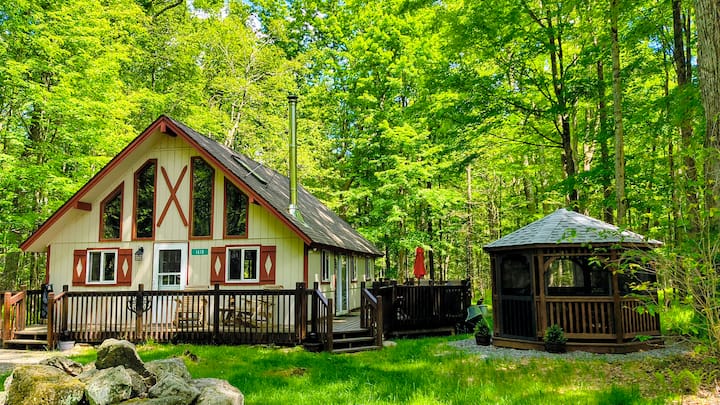 4 Season Retreat On State Game Land, Walk To Beach - Pocono Mountains, PA