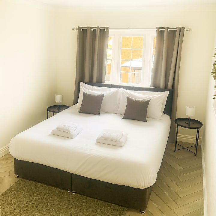 Modern And Spacious 2-bed Apartment In Bury - Bury