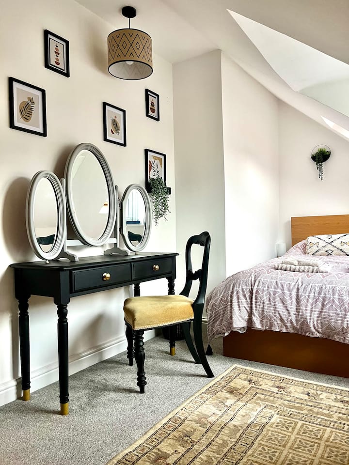 Cozy Double Room & Private Bathroom.
Close To City - Norwich