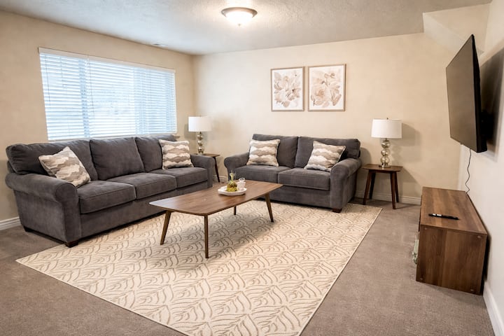 Sleeps 12 Spacious Quiet Townhome Near Byu And Uvu - Springville, UT