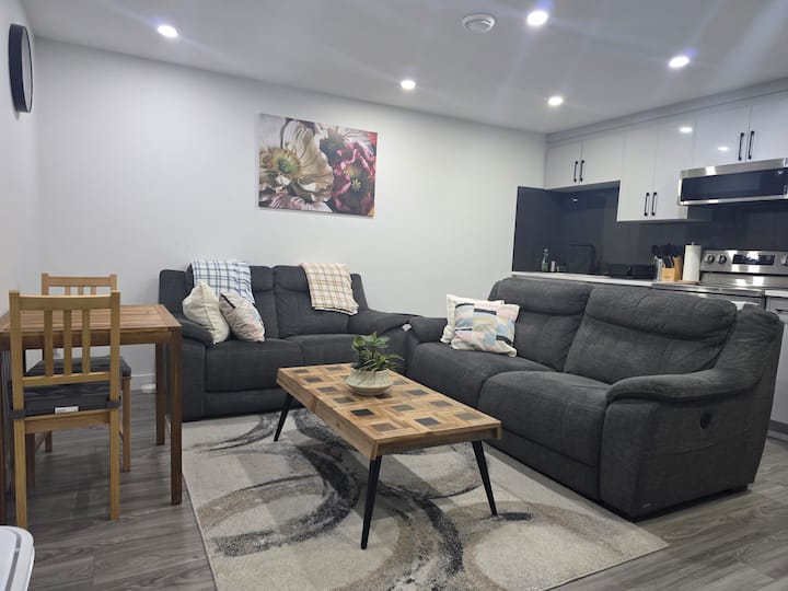 Lovely And Homely 2bedroom Suite In Nw Calgary - Canada