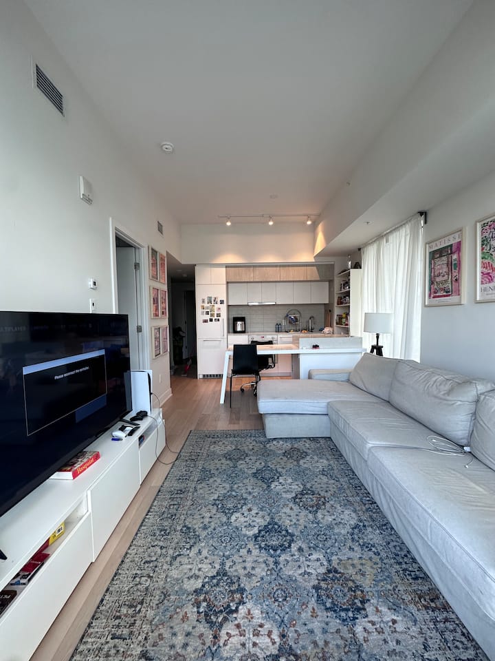 A Room In Downtown Montreal - Montreal