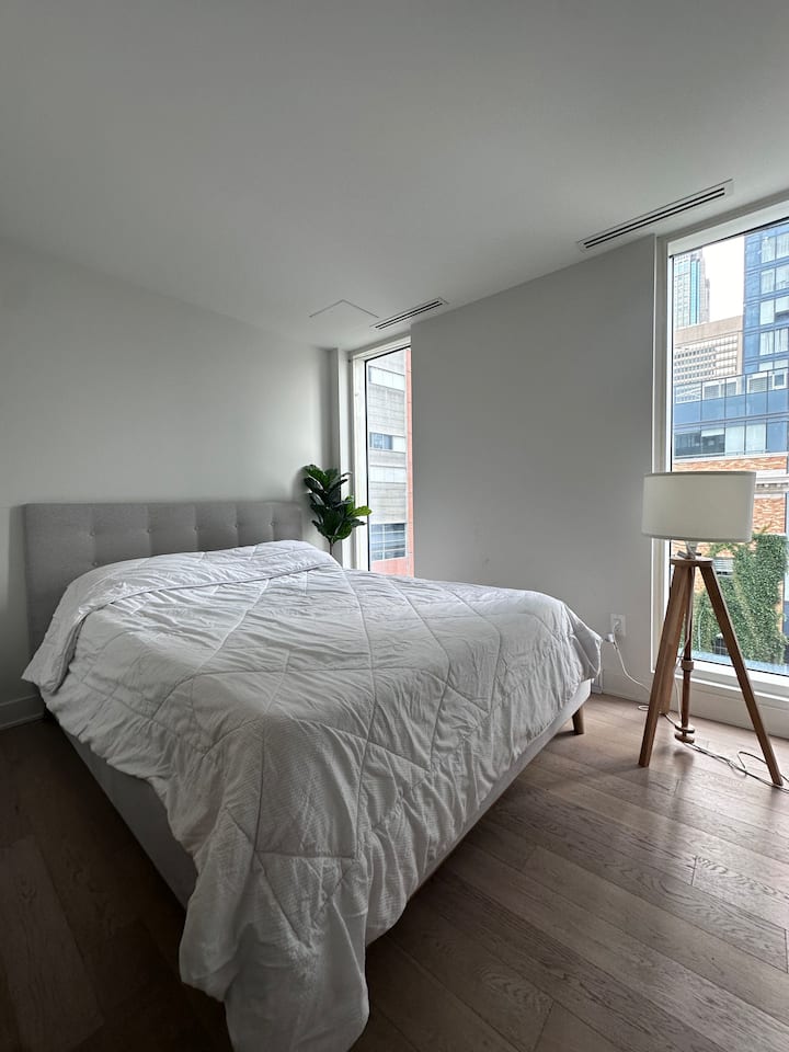A Room In Downtown Montreal - Montreal