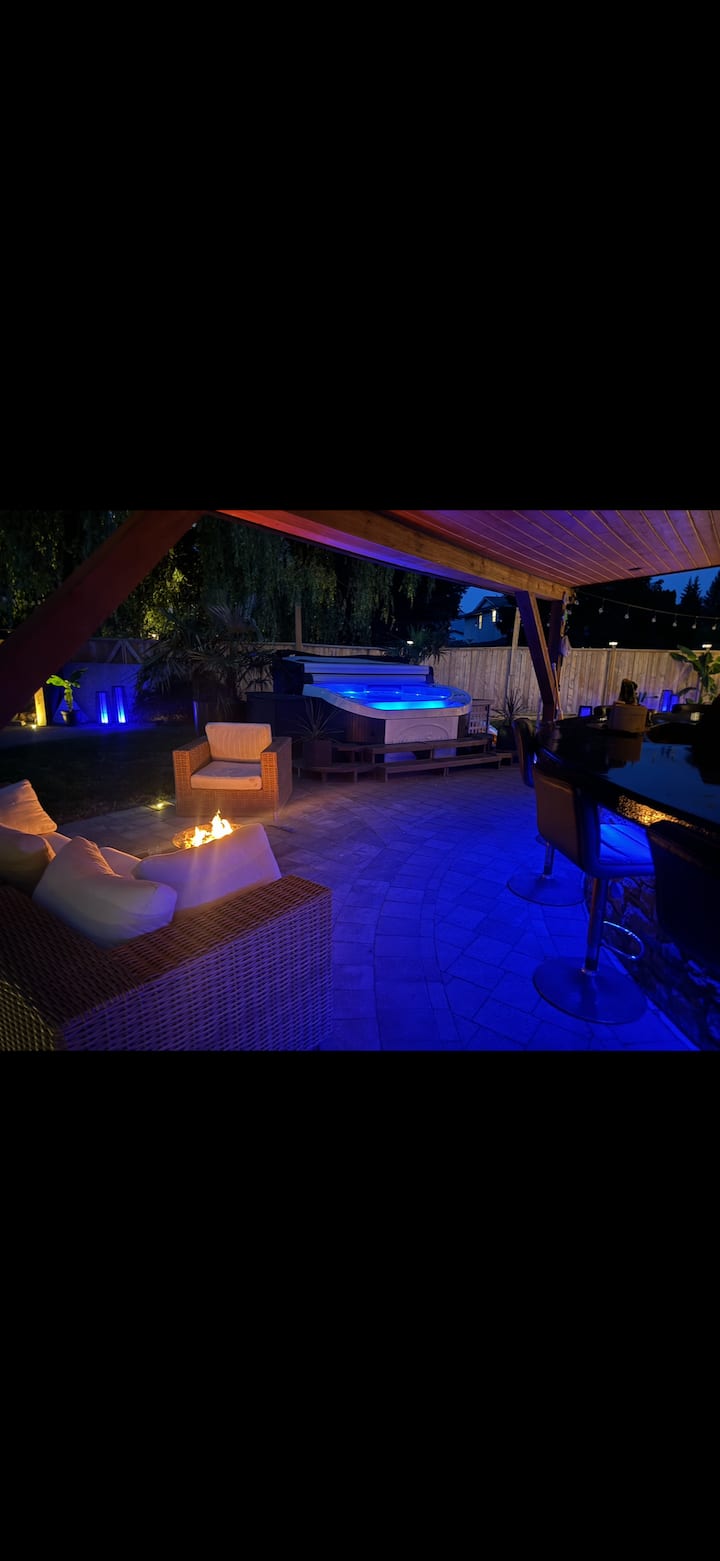Modern Mountain Escape With Hot Tub! - Squamish