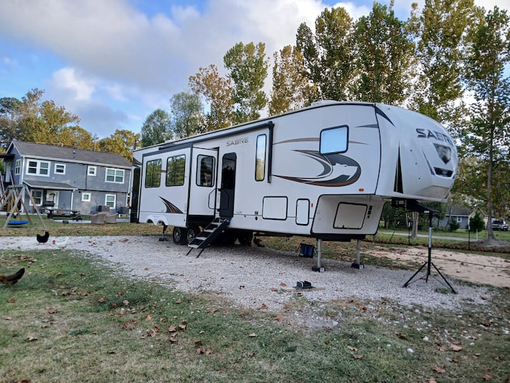 Relax In A Beautiful 43 Ft Rv In Santa Fe, Texas. - Galveston, TX