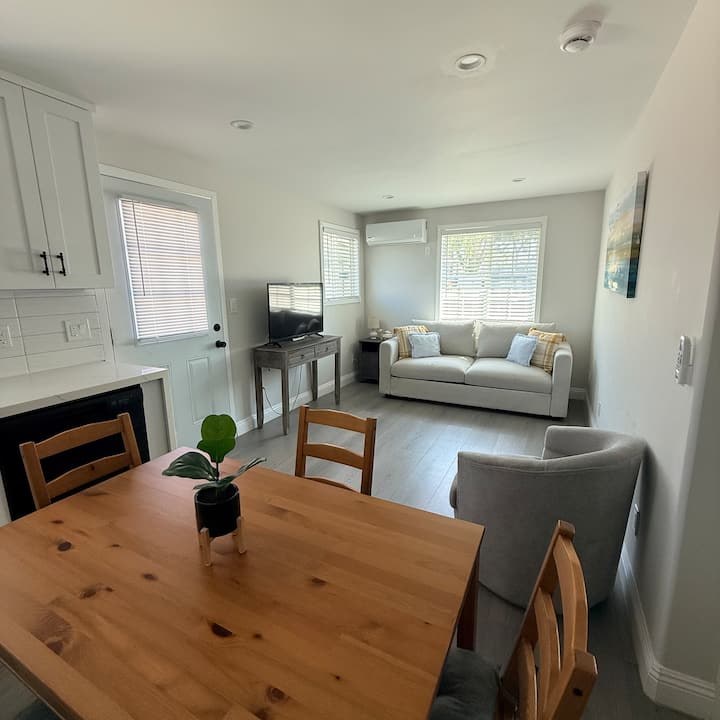 Beach Cottage - Hawthorne, CA