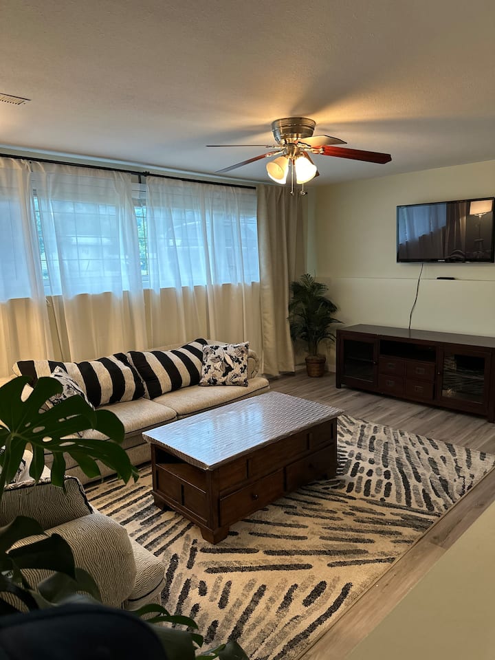 Downtown Alpine Suite - Golden