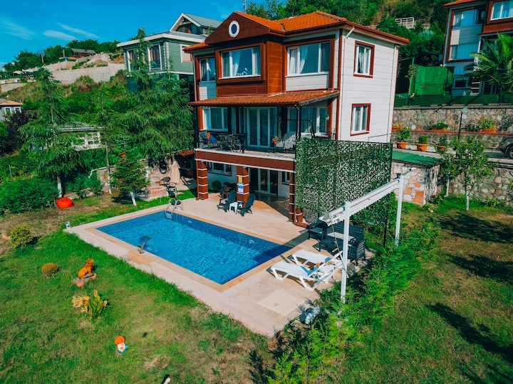 Sapancada Doğa Içinde Göl Manzaralı Havuzlu Villa - Karasu