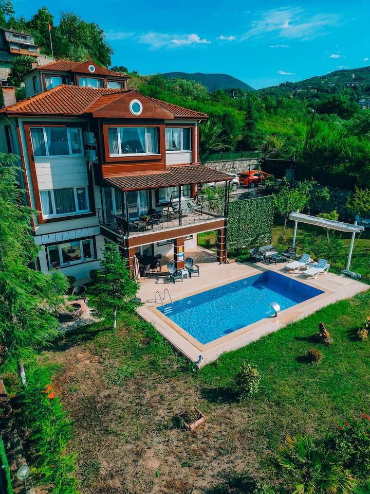 Sapancada Doğa Içinde Göl Manzaralı Havuzlu Villa - Karasu