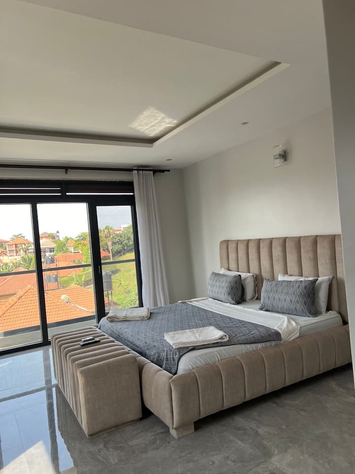 Spacious Apartment With Views & Fast Internet - Kampala
