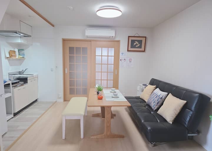 Near Namba｜2-min Station｜ Direct To Airport - Osaka