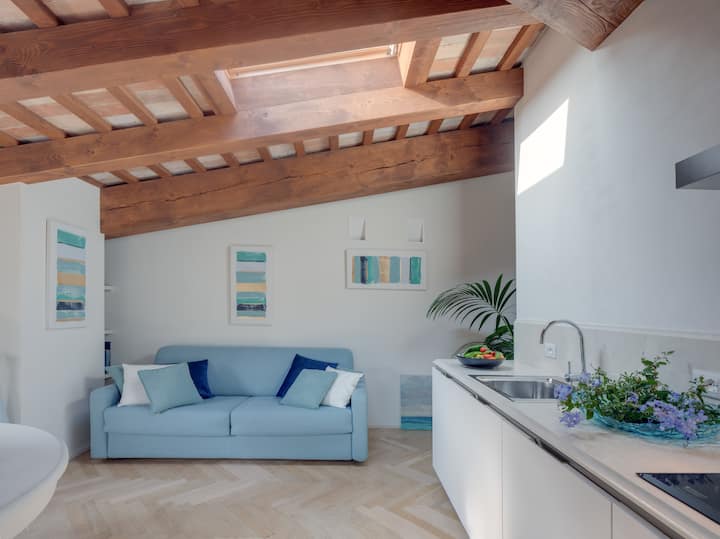 Elegant Attic For 4 Adults (+14 Years) - Bardolino