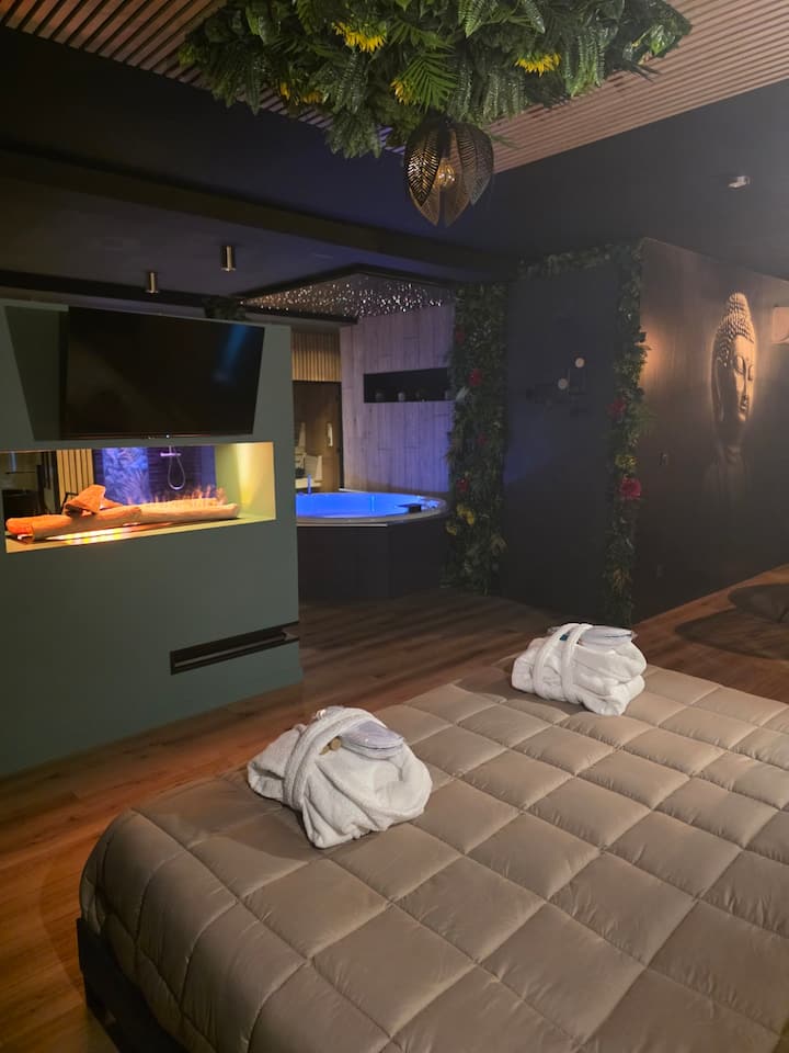 Private Suite Equipped With A Whirlpool Bath, Sauna, And Steam Room - Chartres