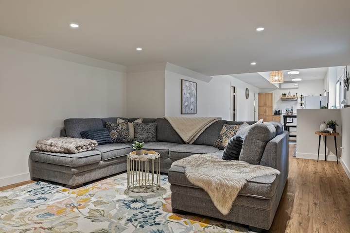 Peaceful Pines Escape 1 Bed 1 Bath Suite Kelowna - Kelowna