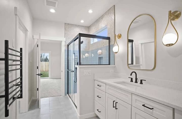 The Nest (With Heated Floors & Heated Towel Rack!) - Ashland, OR