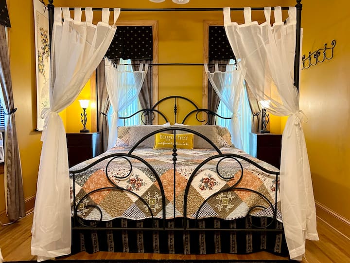 Amber Suite- The Amethyst Inn Bed & Breakfast - Denver, PA