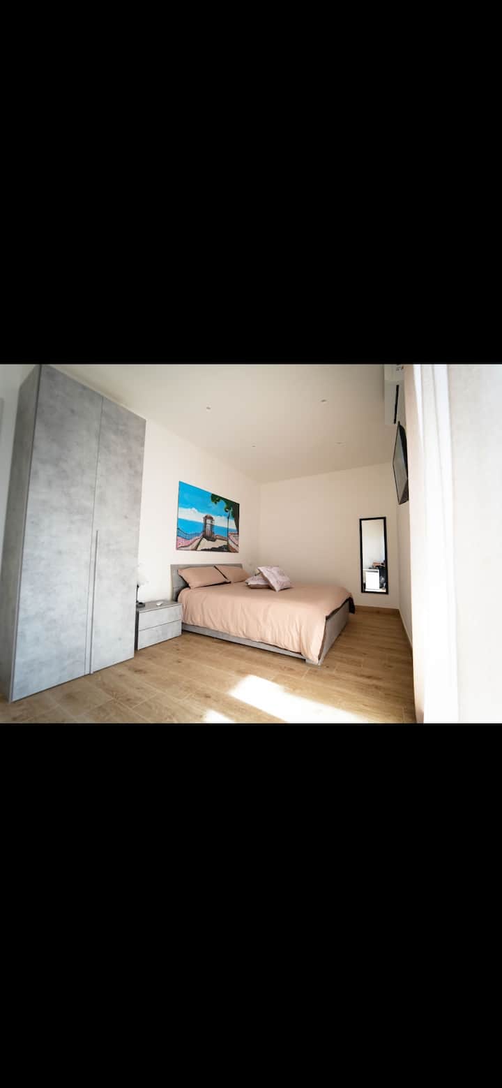 Camera Matrimoniale Accogliente Con Bagno Privato - Castel Volturno