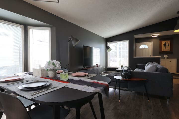 Well-persevered Bungalow, Self Check-in & Parking -