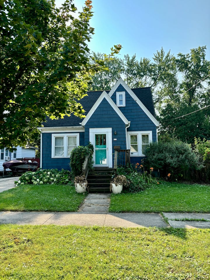 Charming Cape Cod Home, 6 Min From Lambeau - Lambeau Field - Green Bay