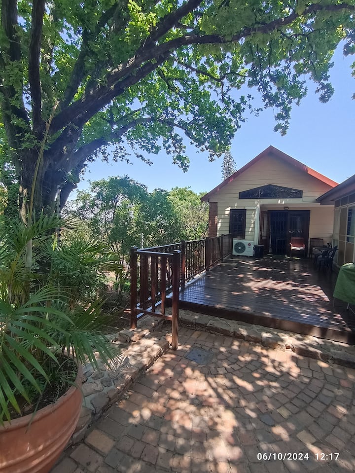 Private Treehouse With Deck, View And Mountain - Pretoria