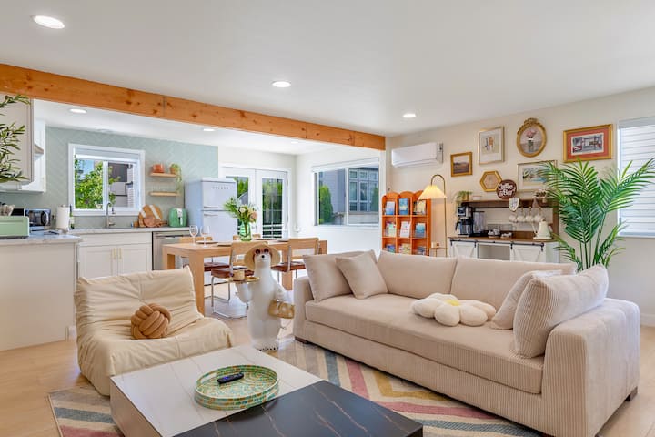2 King Modern Suite
 W/ Ac And Fenced Yard - Bainbridge Island, WA
