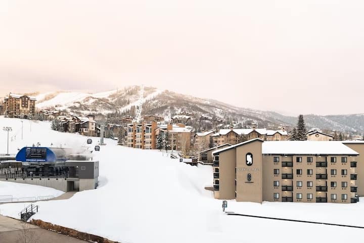 Two Queen Room At Gravity Haus Steamboat - 2 Units - Steamboat Springs, CO