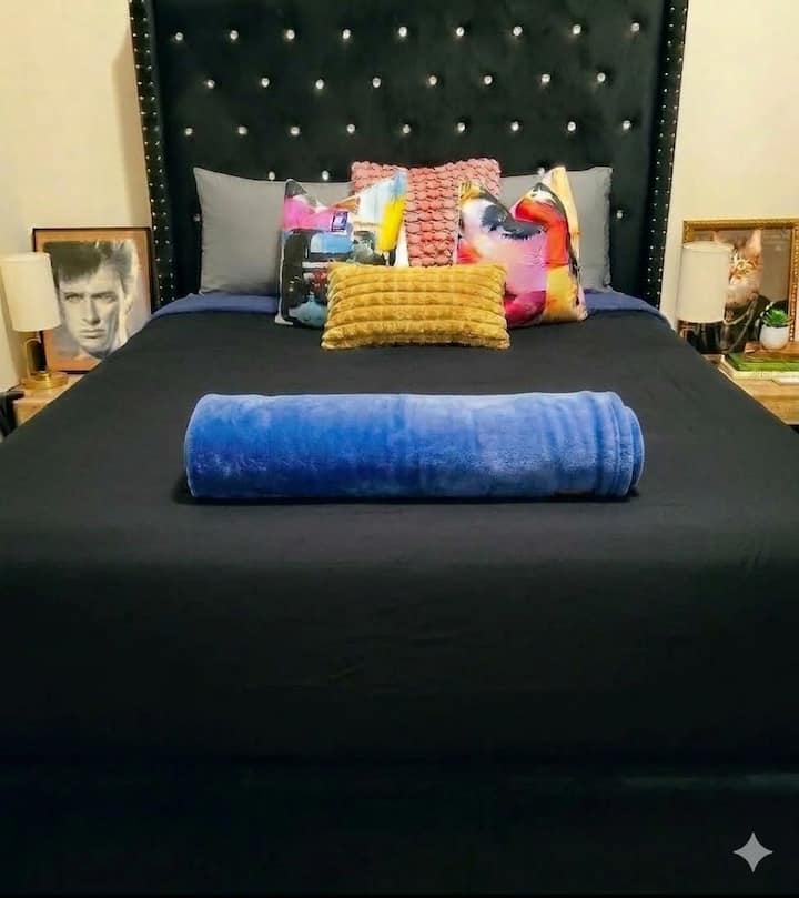 Vintage Downtown Whimsy Boogjie Mercantile Loft - Dallas, TX