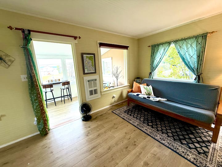 Retro Beach Cabin*private Beach*ferry-5 Mins Away - Whidbey Island, WA