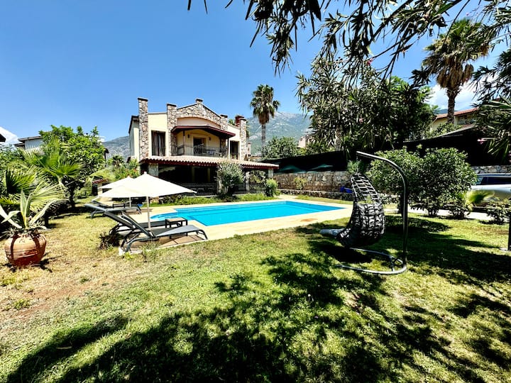 ÖLüdeniz De Büyük Havuz Ve Bahçe - Ölüdeniz