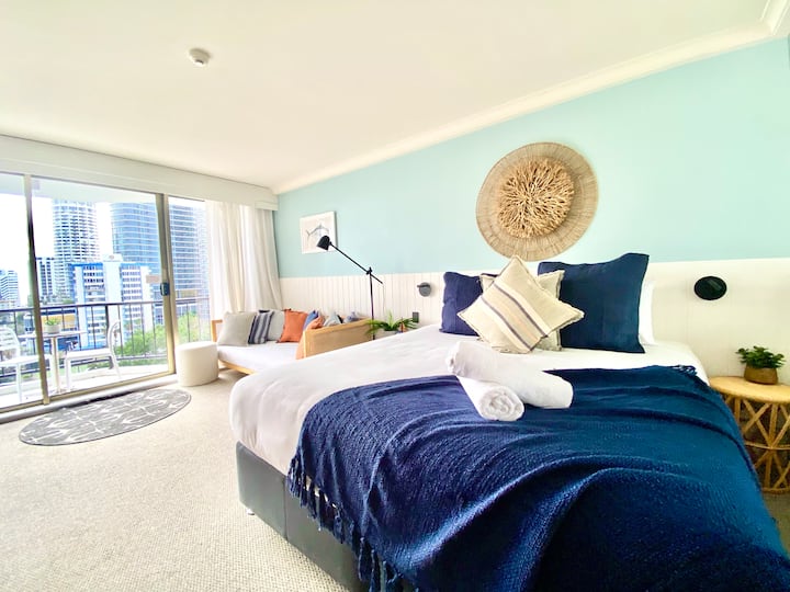 Ocean View Modern Studio On L8 - Surfers Paradise