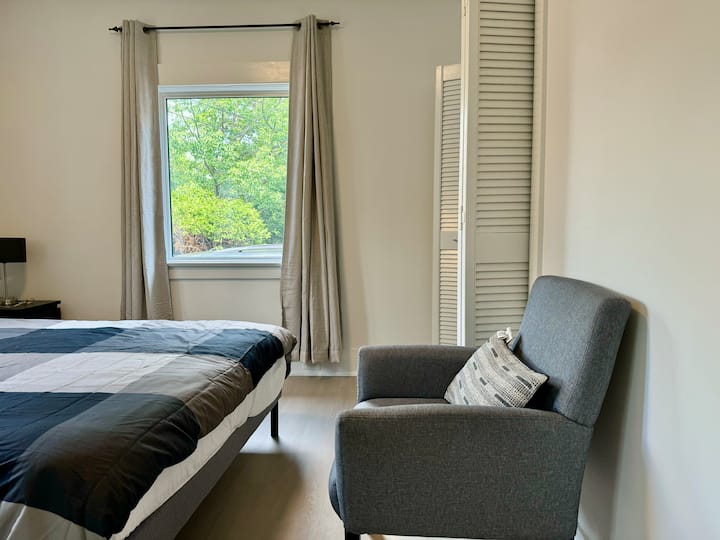 Studio 2- Main Floor Islington City- Close Subway - Toronto