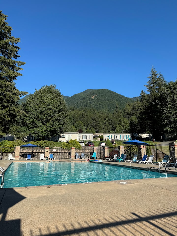 Lindell Beach Resort Camper/rv - Cultus Lake