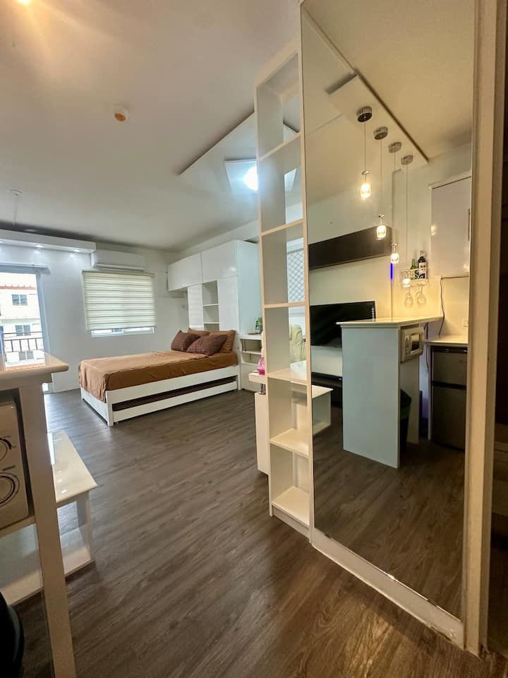 Nuvali Condo W/balcony+free Pool Access.wifi - Calamba