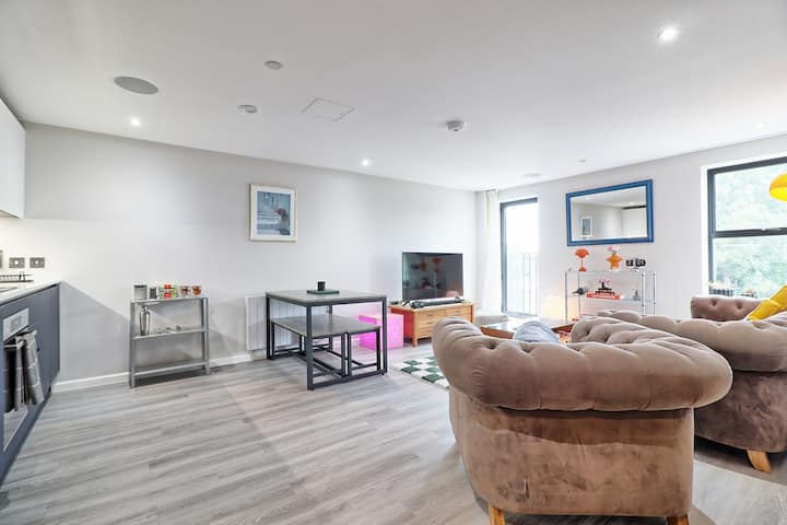 Modern 1 Bed Billericay Flat - Brentwood