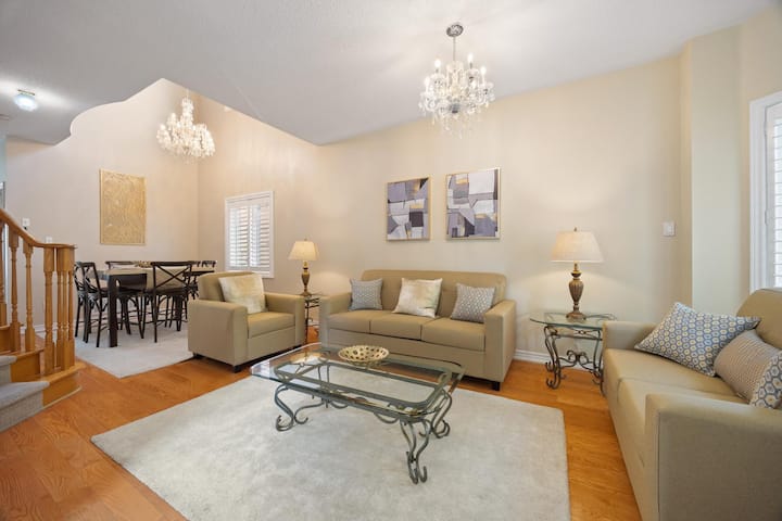 Fantastic 4 Bedrooms House - Markham, Canada