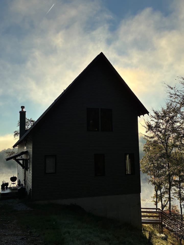 Lakefront Cabin | Tuscaloosa Winter Retreat - Tuscaloosa, AL