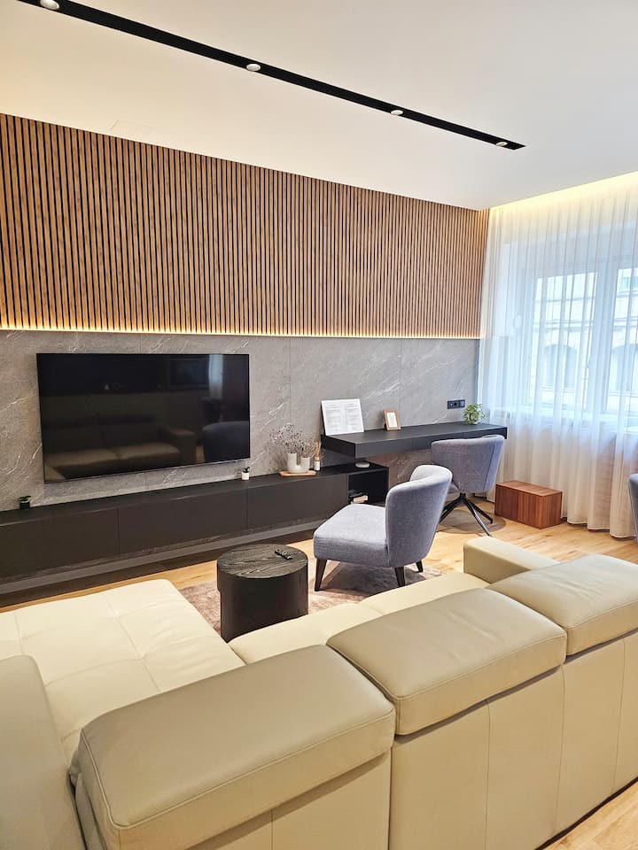 Makar42, Looks Like Hotel, Feels Like Home - Zagreb