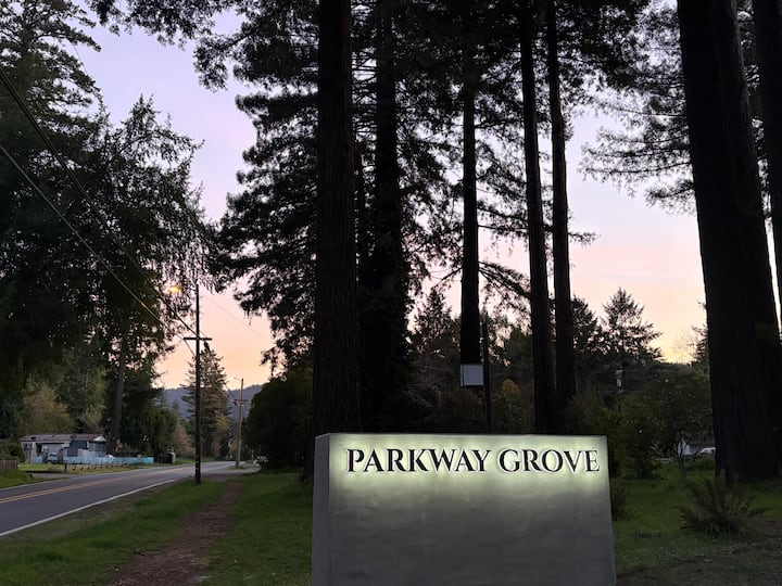 Parkway Grove Spa Shower & Private Hot Tub Patio - California