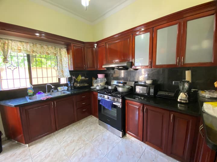Apartamento Seguro A Pocos Pasos De La
Embajada - Santo Domingo