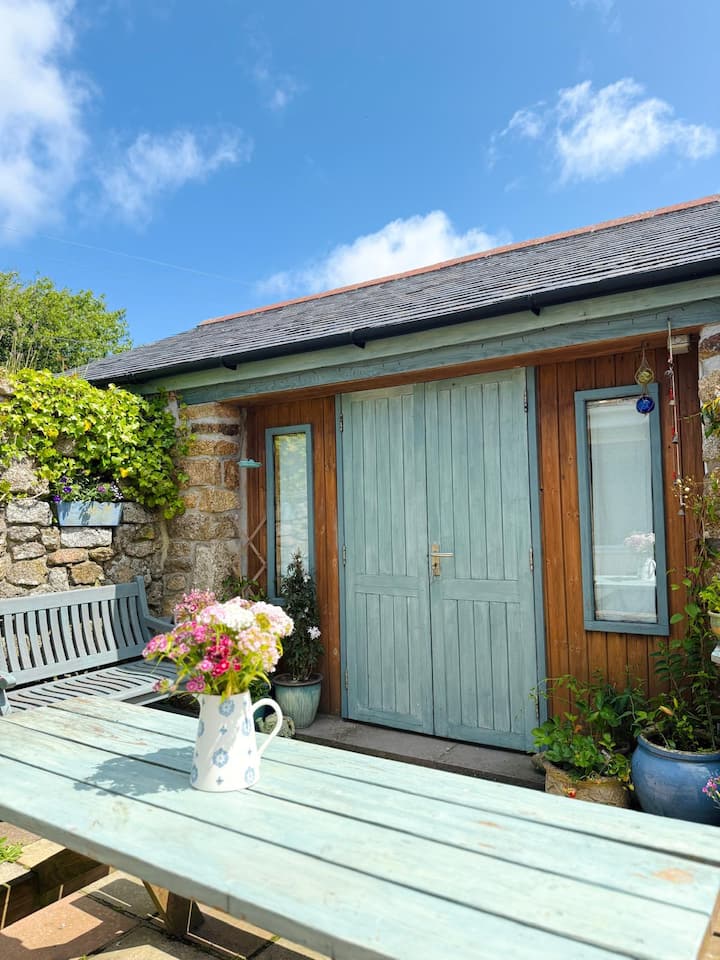 Cosy Cabin Retreat Near St Ives | Pub & Parking - St Ives