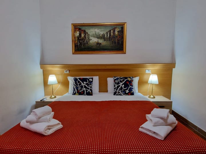 Deluxe Double Room With Private Bathroom - Venecia