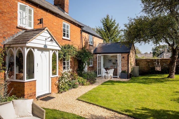 Stunning Cotswold Cottage - Carpenters Cottage - Hempton