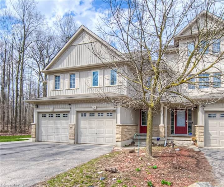 Modern Private Room & Free Park - Kitchener